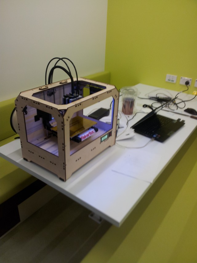 The Replicator™ has arrived….. | MakerBlog